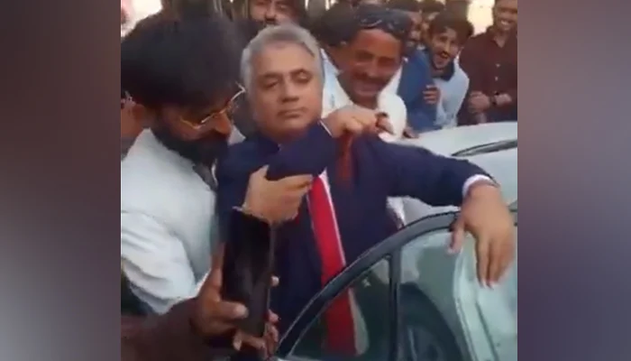 Sindh University Dadu campus official removed after viral video footage ...